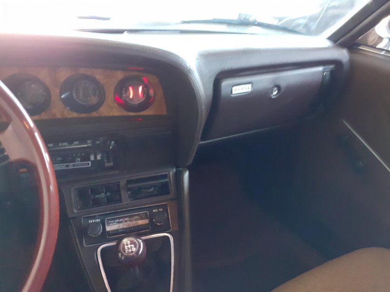 Mazda Rx4 Interior